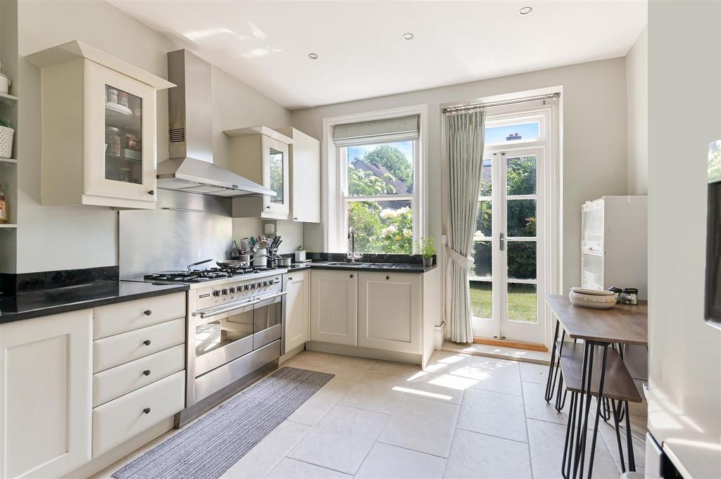 Alwyne Road, Wimbldon SW19 3 bed flat - £3,450 pcm (£796 pw)