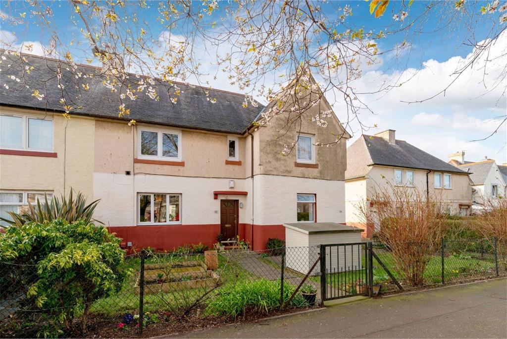 Boswall Drive, Edinburgh EH5 2 bed flat - £220,000