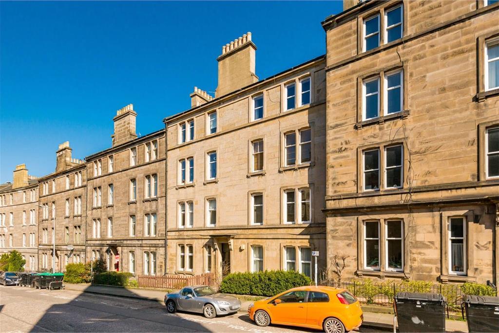 Murieston Crescent, Edinburgh EH11 1 bed flat - £215,000