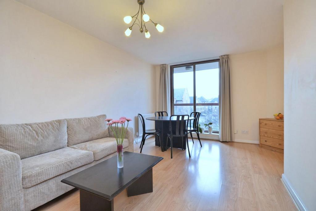 Leeward Court, Asher Way, London, E1W 1 bed flat - £1,950 pcm (£450 pw)