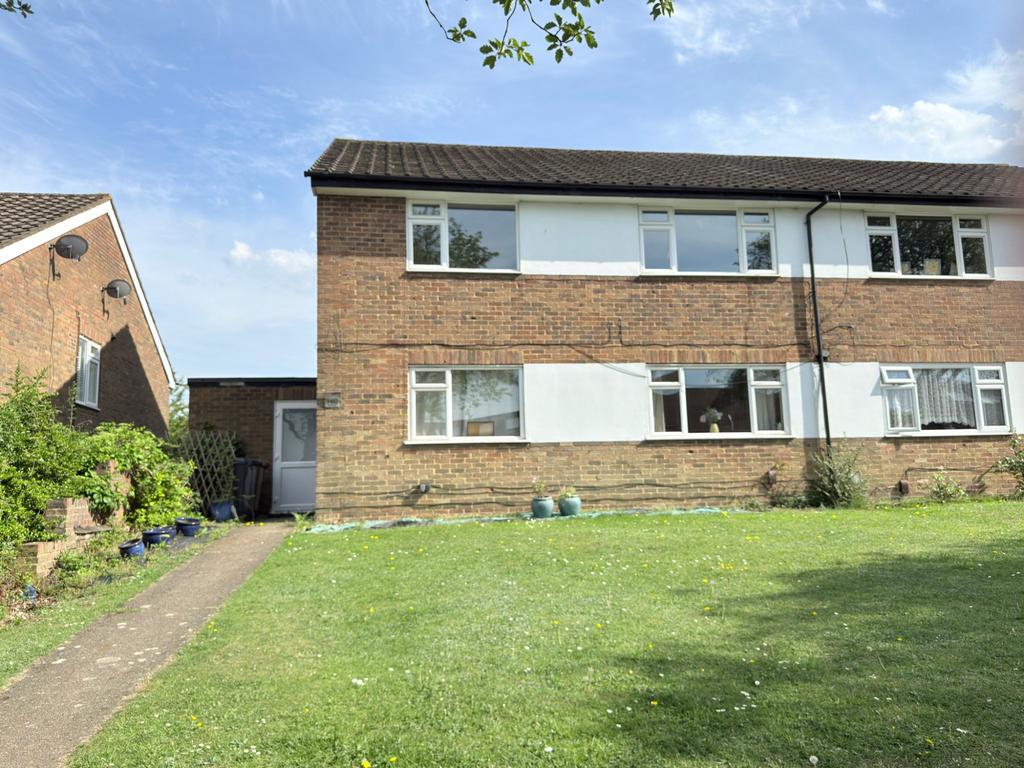 Nork Way, Nork, Banstead, SM7 2 bed flat - £1,600 pcm (£369 pw)