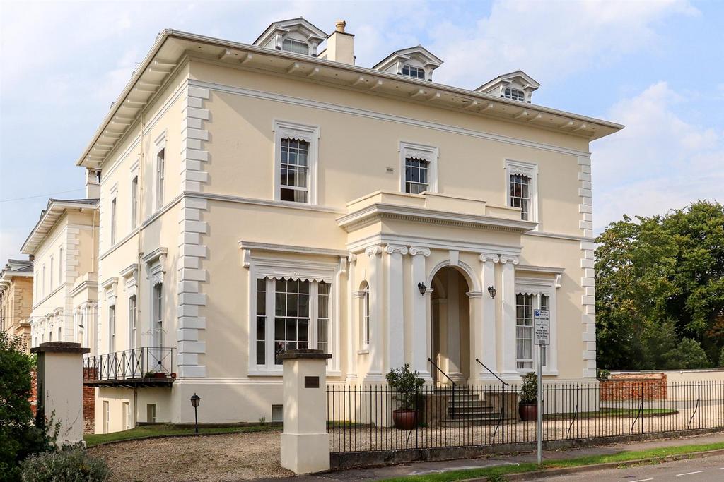 Lansdown GL50 2LF 2 bed flat to rent - £1,150 pcm (£265 pw)
