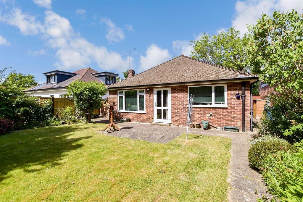 Williams Place, Ewhurst, Cranleigh... 2 bed detached bungalow for sale ...