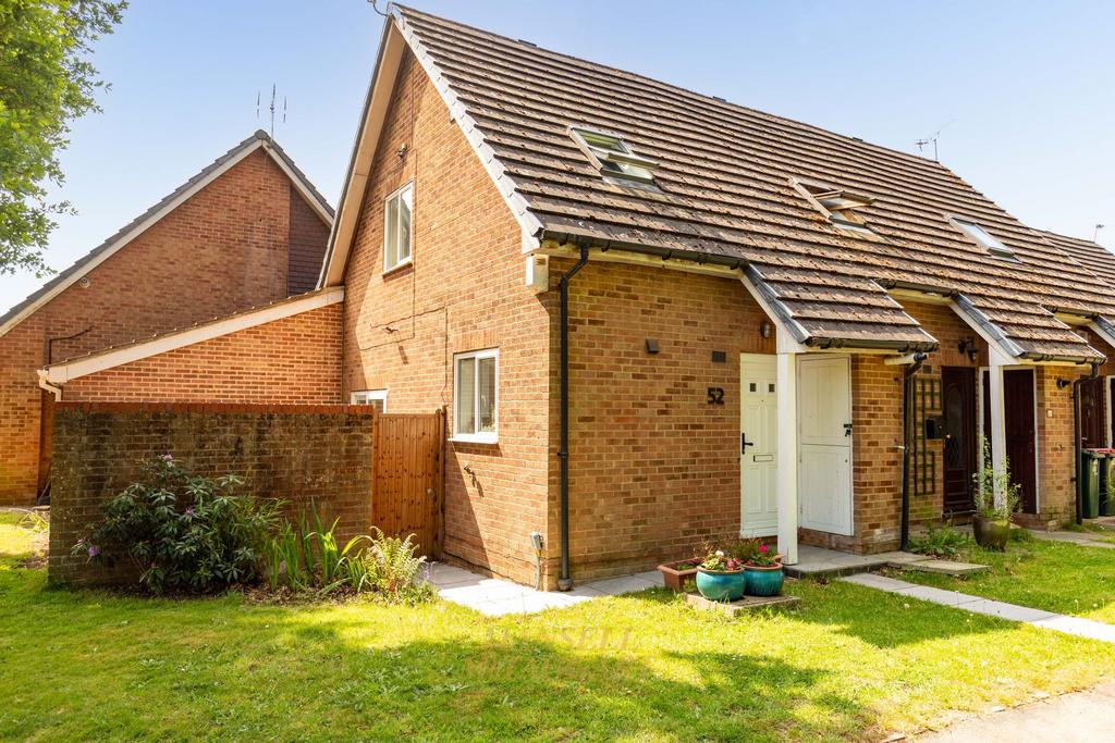 Matthey Place, Crawley RH10 1 bed end of terrace house for sale - £270,000