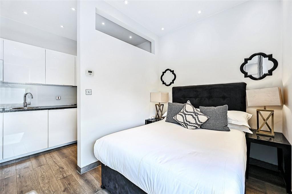 Penywern Road, Earls Court, London Studio to rent - £3,000 pcm (£692 pw)
