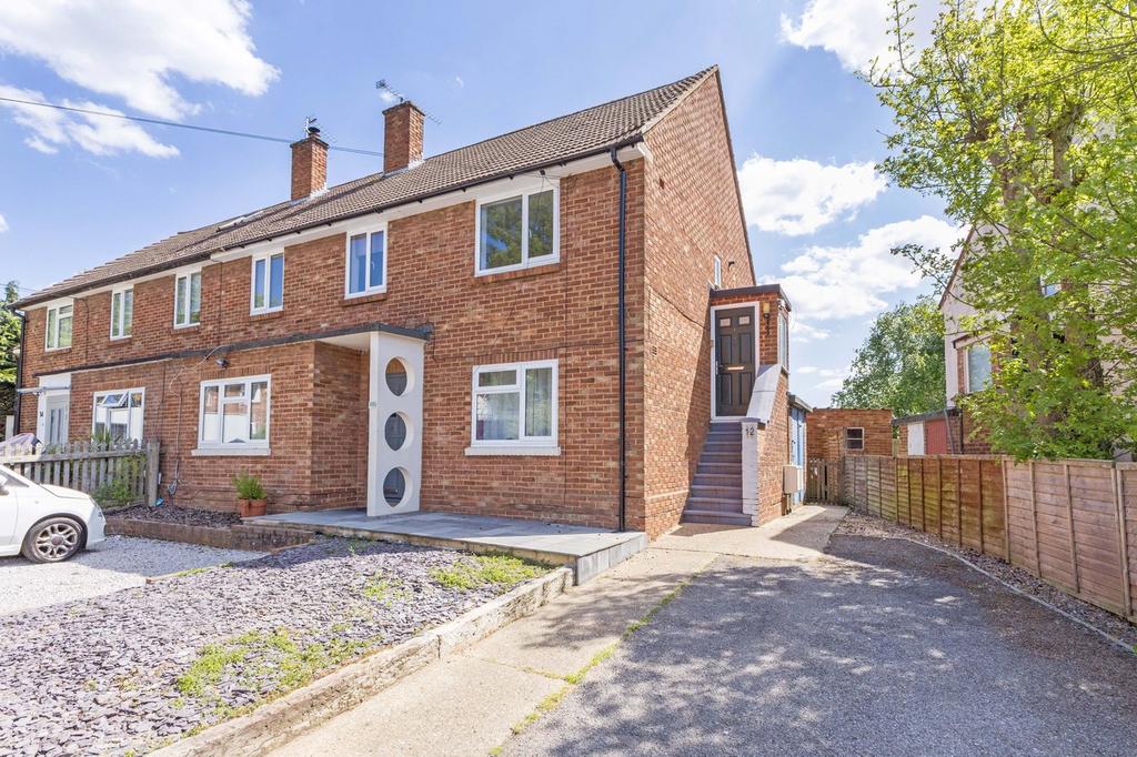 Coniston Crescent, Burnham SL1 2 bed maisonette for sale - £300,000