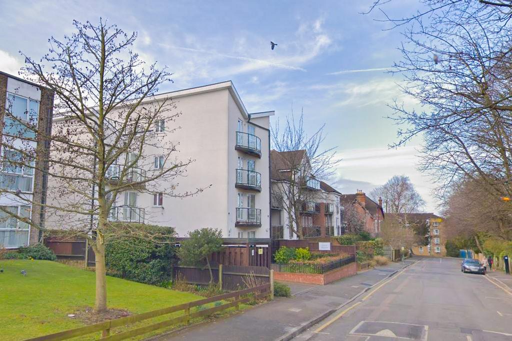 Eaton Road, Sutton SM2 2 bed flat - £1,750 pcm (£404 pw)