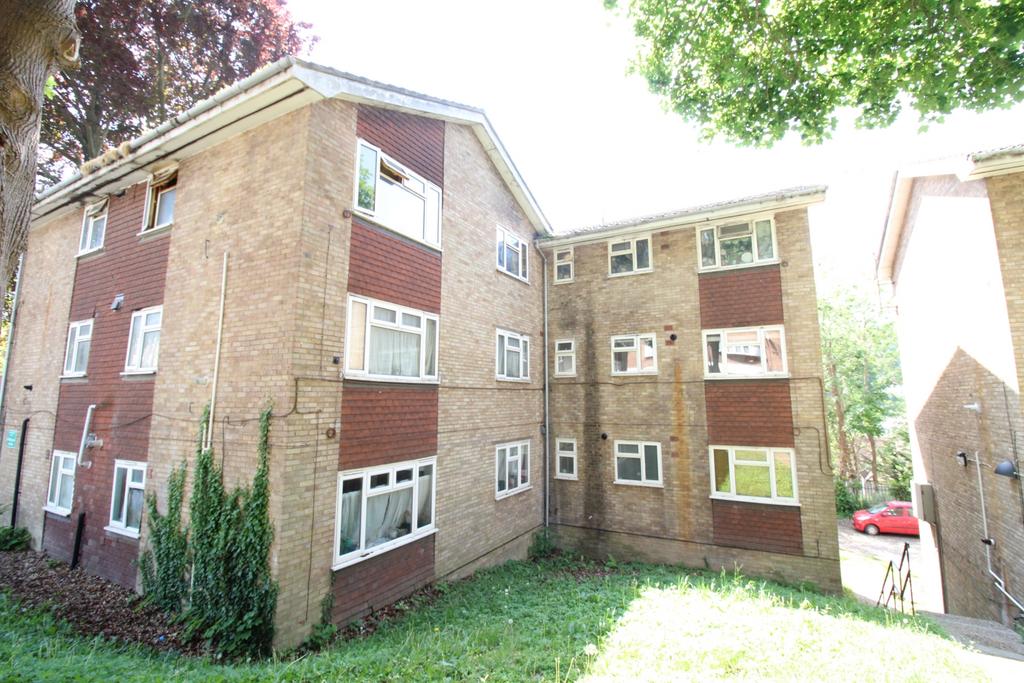 Partridge Knoll, Purley CR8 3 bed flat to rent - £1,650 pcm (£381 pw)