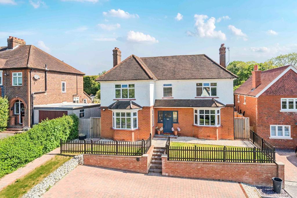 Upper Hale Road, Farnham, Surrey, GU9 4 bed detached house for sale - £ ...