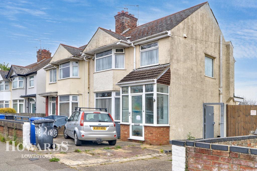 Kirkley Run, Lowestoft 3 bed semi-detached house for sale - £190,000