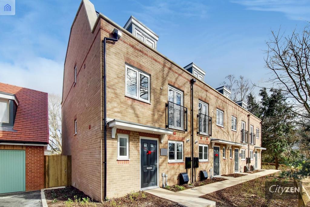 Bell Farm Way, Walton-On-Thames KT12 3 bed house - £2,665 pcm (£615 pw)