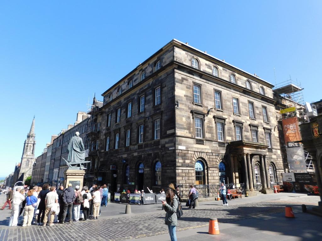 1, Parliament Square, Edinburgh, EH1 1RF 1 bed flat - £1,495 pcm (£345 pw)