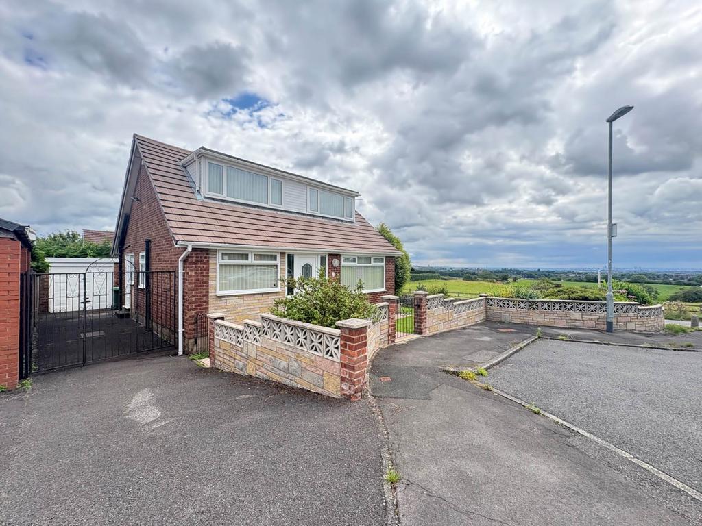 Rockingham Close, Shaw 3 bed detached house - £350,000