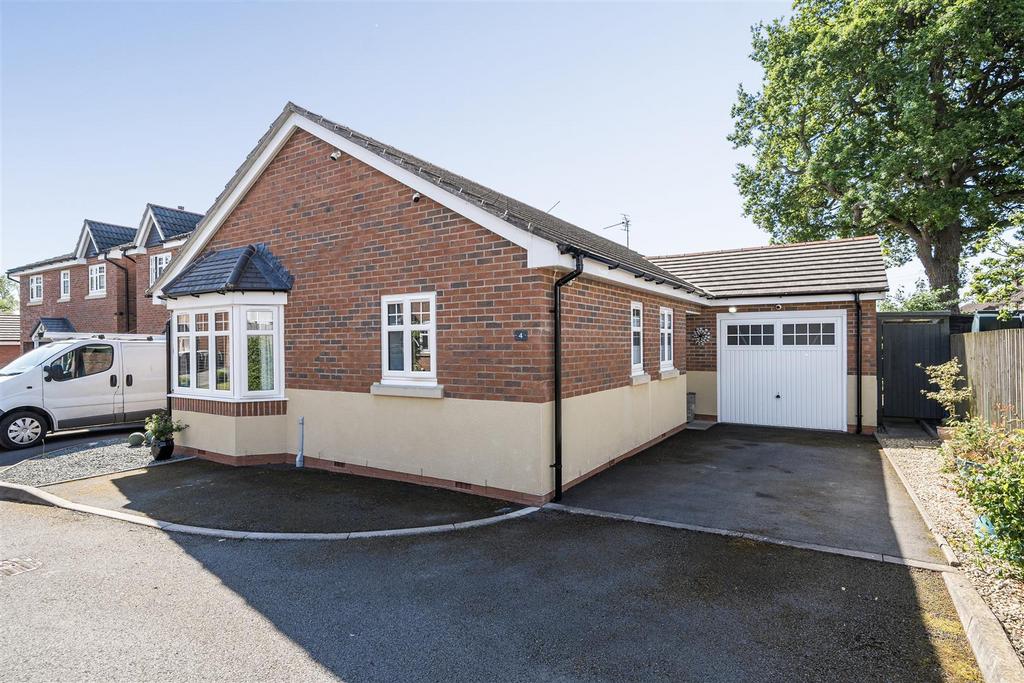 Centenary Close, Kinnerley, Oswestry. 3 bed bungalow for sale - £315,000