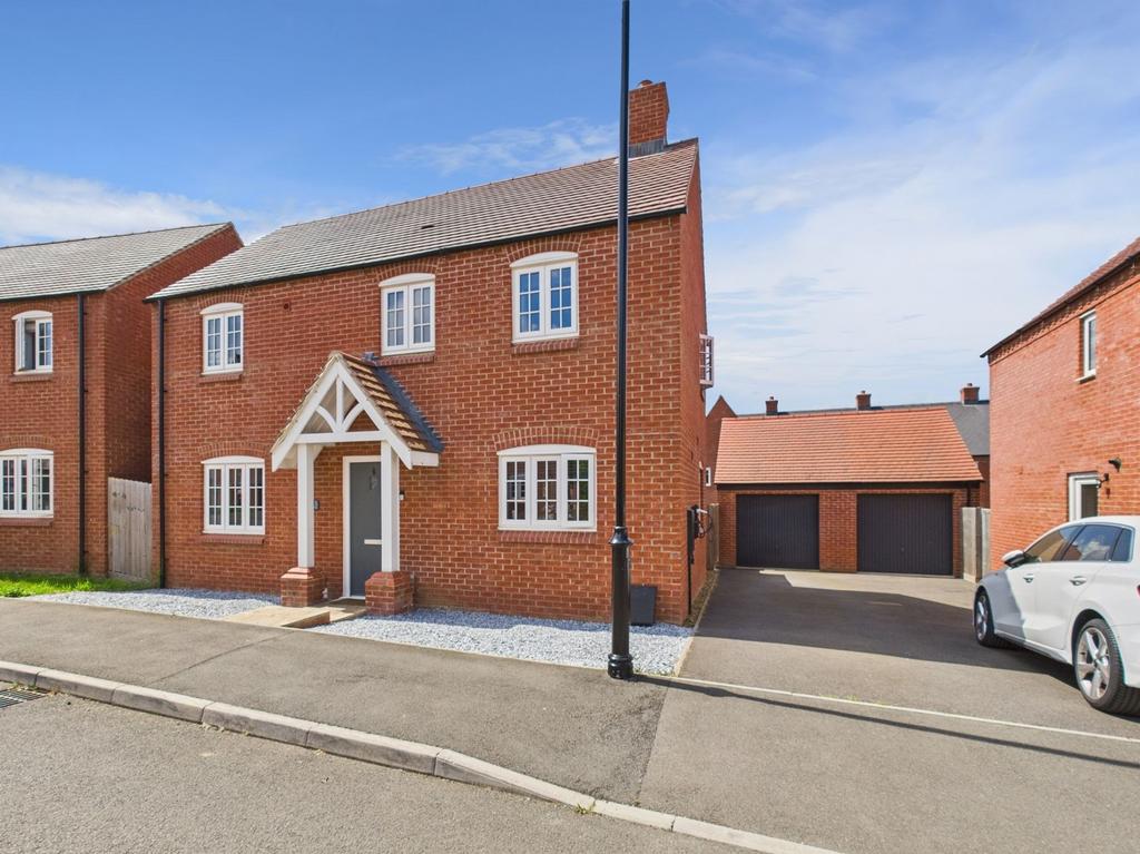 Bangor Close, Towcester, NN12 3 bed detached house - £425,000