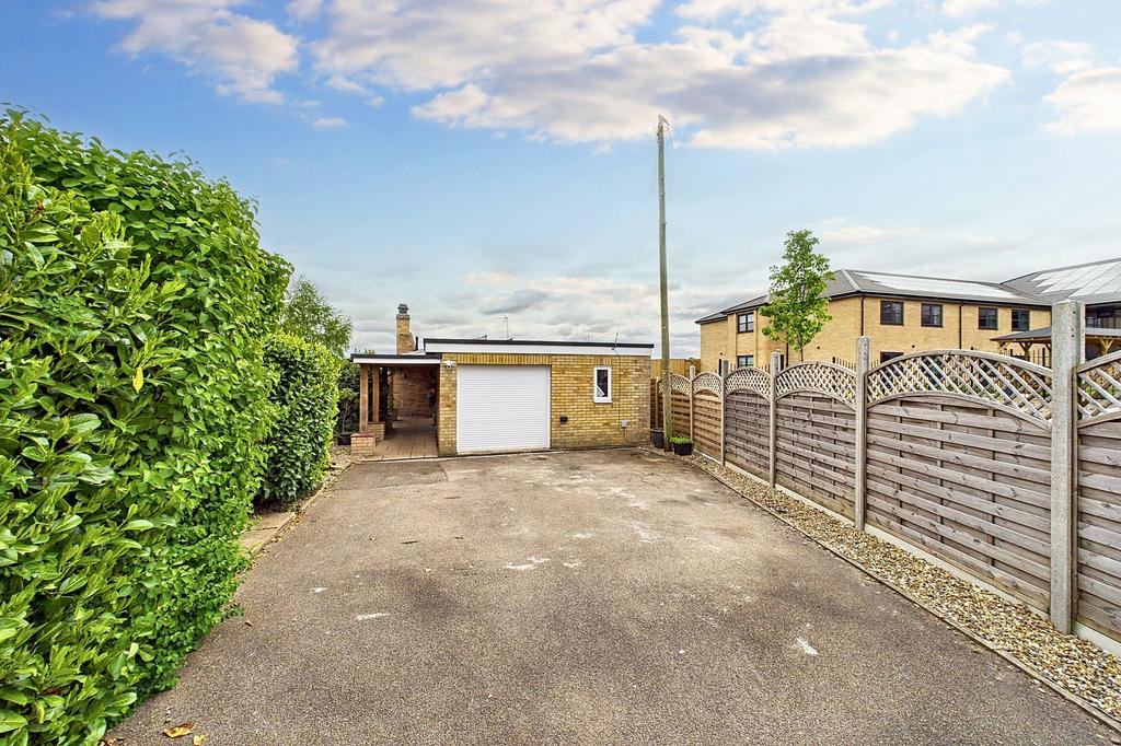 Norwich Road, Thetford, IP24 3 bed detached bungalow - £350,000