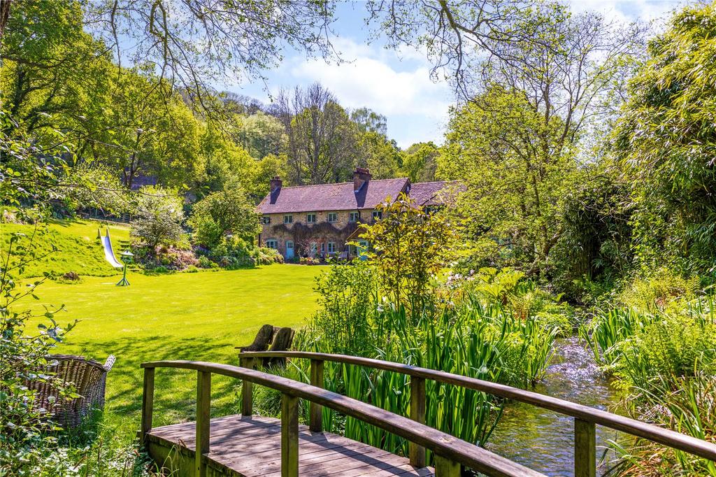 Kitts Lane, Churt, Farnham, Surrey 4 bed detached house - £1,600,000