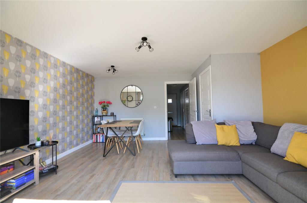 East Grinstead, West Sussex, RH19 3 bed semi-detached house - £425,000