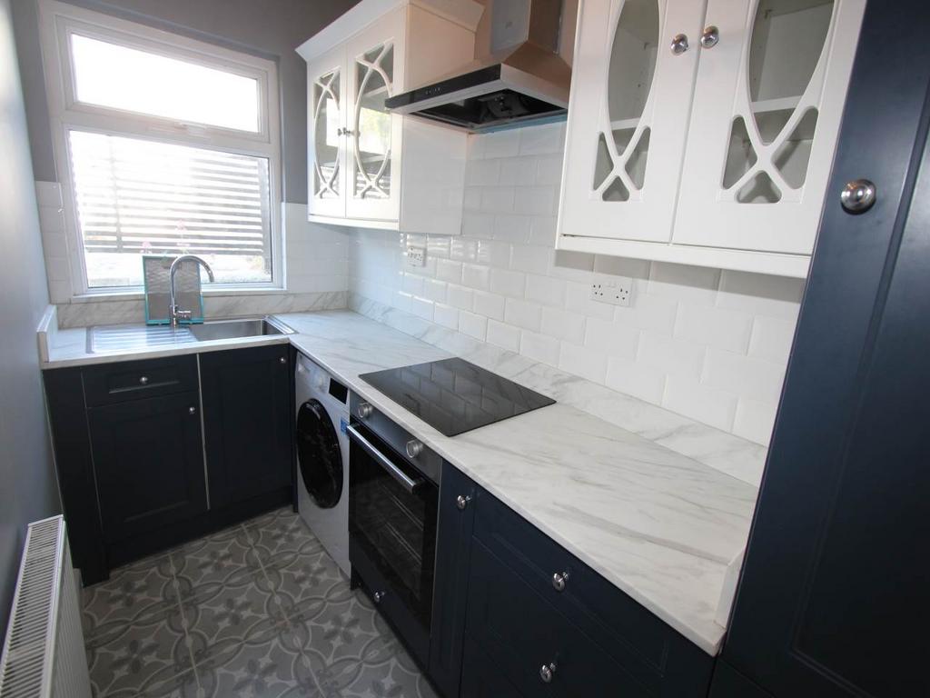 Broad Street, Barry, Vale of Glamorgan 2 bed flat - £925 pcm (£213 pw)