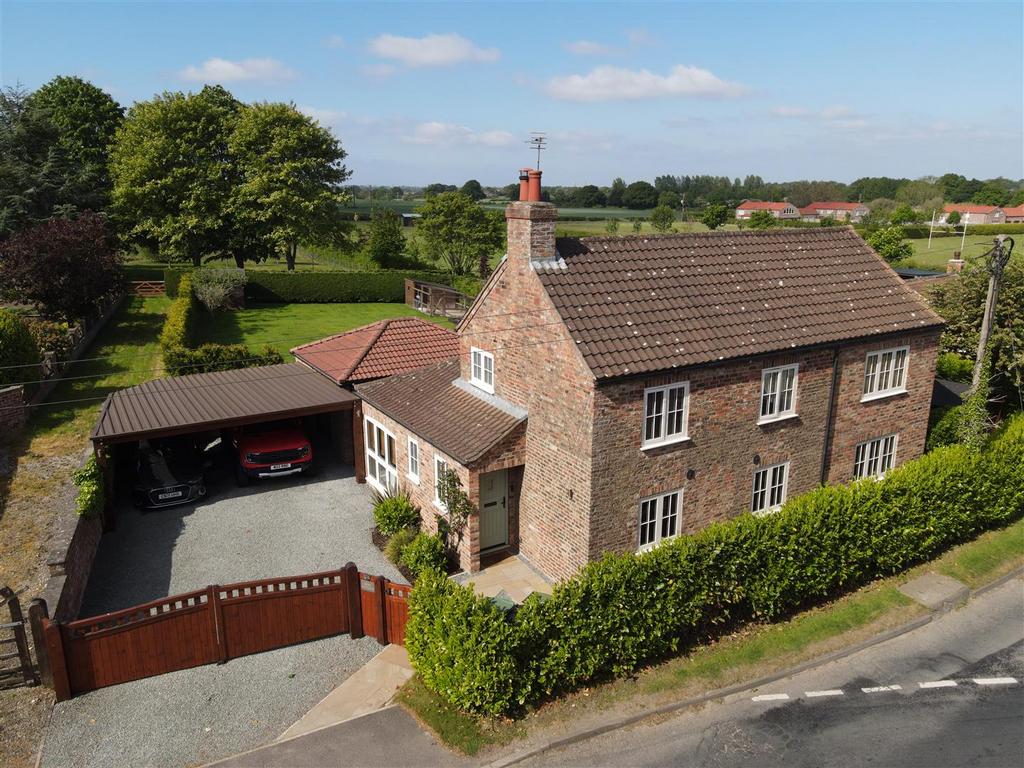 Main Street, Holtby, York 3 bed detached house for sale - £650,000