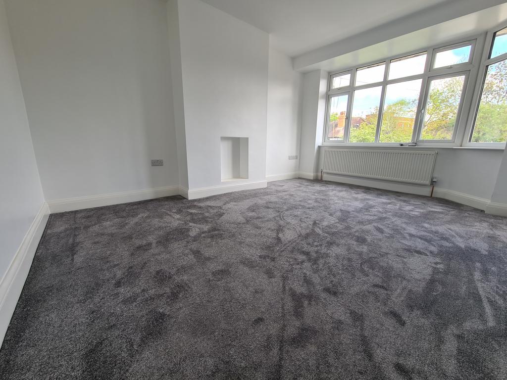 Methuen Close, Edgware, HA8 2 bed maisonette to rent - £1,700 pcm (£392 pw)