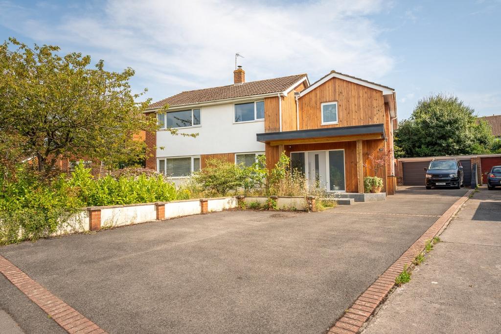 Allington Gardens, Nailsea, Bristol... 5 bed detached house - £2,500 ...