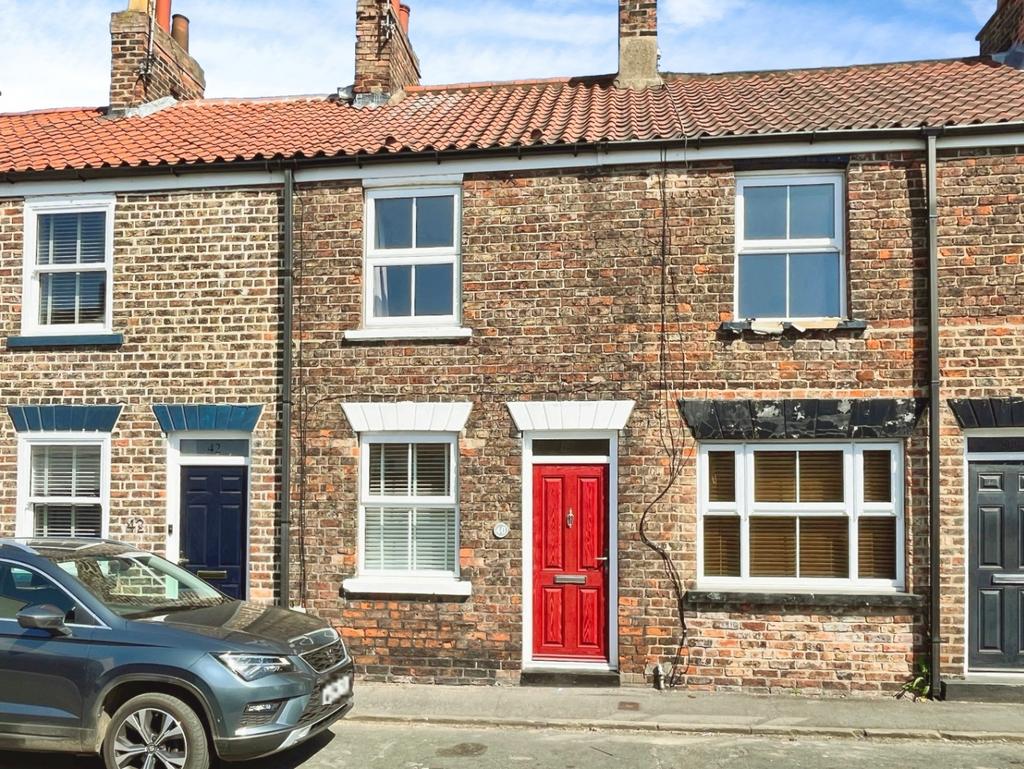 Trinity Lane, Beverley, HU17 0AU 2 bed terraced house - £145,000