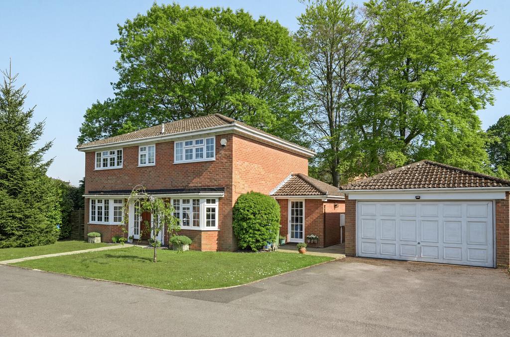 Cherry Tree Drive, Bracknell, Berkshire 4 bed detached house for sale ...