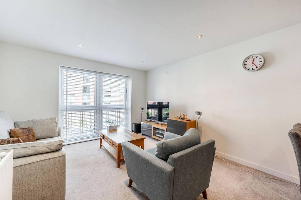 Stanmore Place, Stanmore, HA7 1 bed flat to rent - £1,650 pcm (£381 pw)