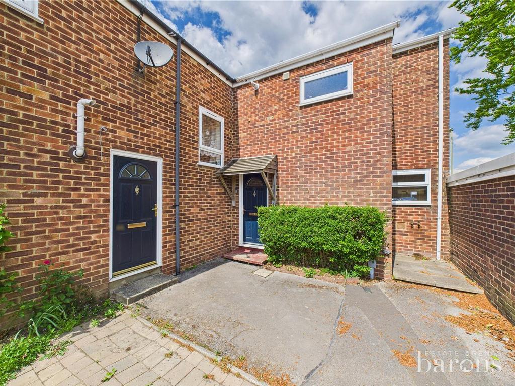 Cleaver Road, Basingstoke RG22 2 bed end of terrace house for sale - £ ...