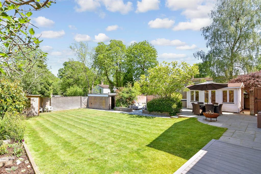 Stonecroft, Vigo Village, Meopham, Kent 4 bed detached house - £550,000