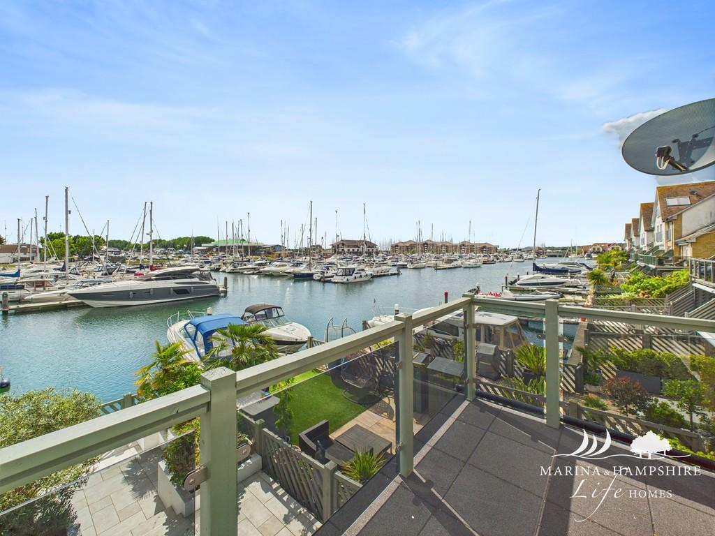 Bryher Island, Portsmouth PO6 3 bed townhouse for sale - £750,000
