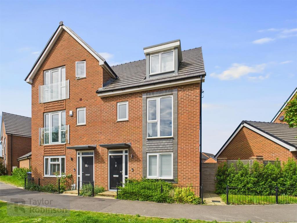 Copthorne, Crawley 4 bed house for sale - £530,000