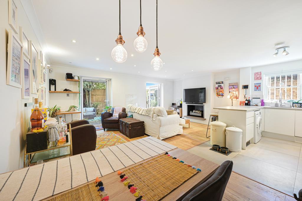 Mattock Lane, Ealing, London, W5 2 bed ground floor flat for sale - £ ...