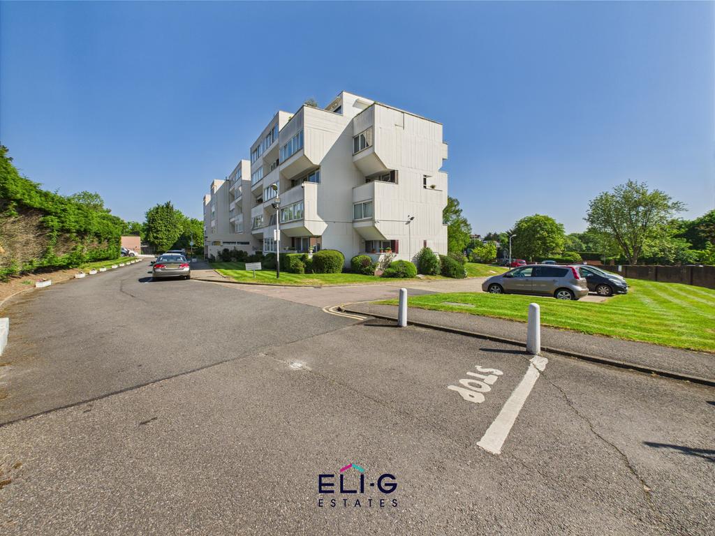 Hendon Hall Court, Parson Street, NW4 2 bed flat for sale - £350,000