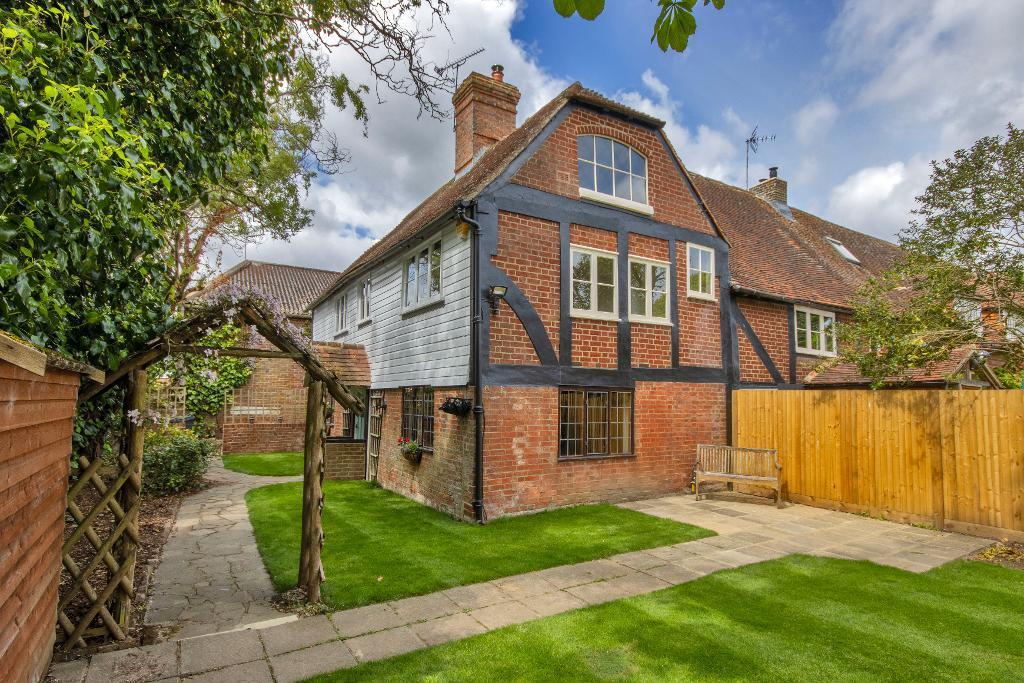 Headcorn Road, Smarden, Kent, TN27 8PJ 3 bed semi-detached house for ...