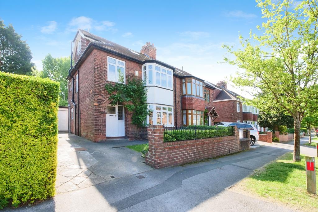Manor Drive North, North Yorkshire YO26 4 bed semi-detached house for ...