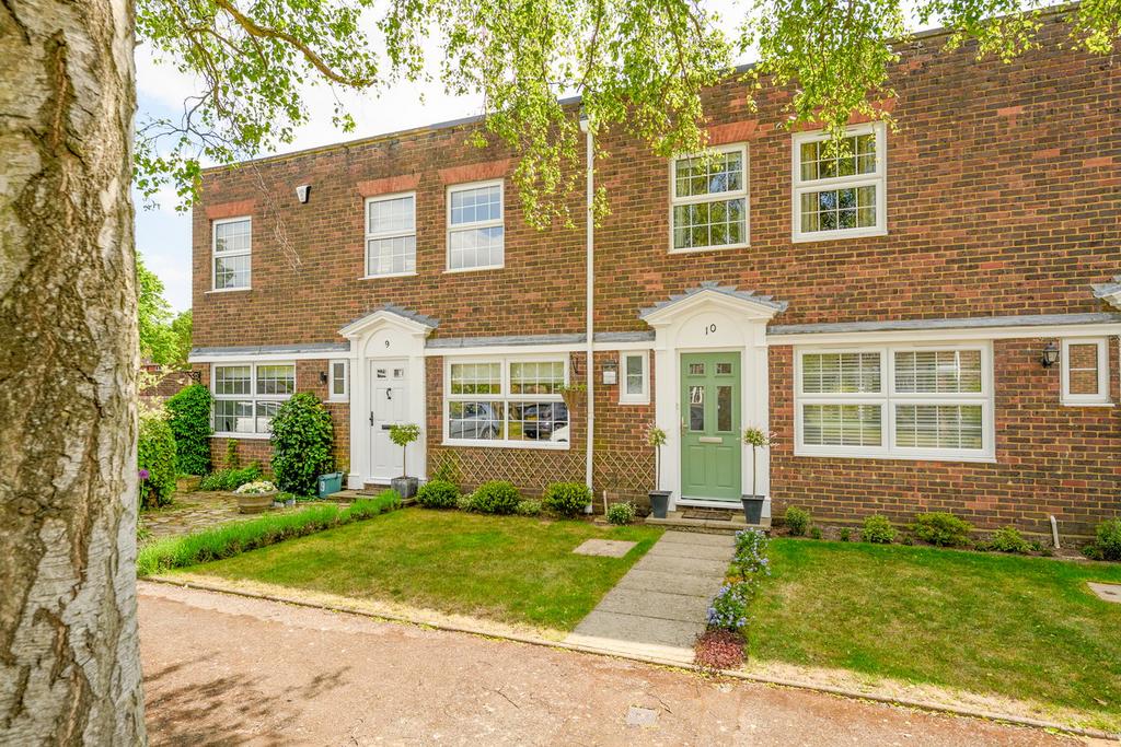 Hanover Walk, Weybridge, KT13 3 bed terraced house - £650,000