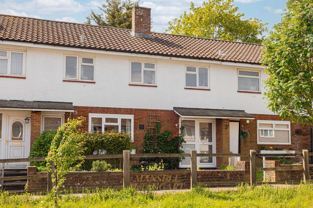Southgate Drive, Crawley RH10 3 bed terraced house for sale - £340,000