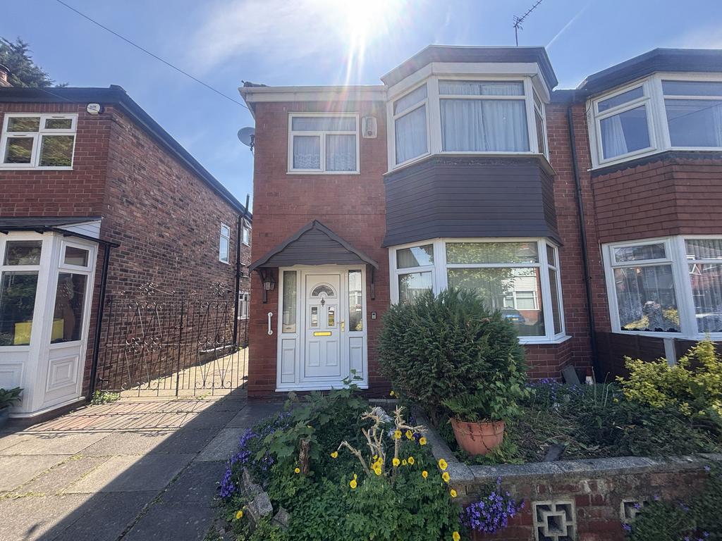 Raglan Road, Stretford, M32 8FA 3 bed semi-detached house - £285,000