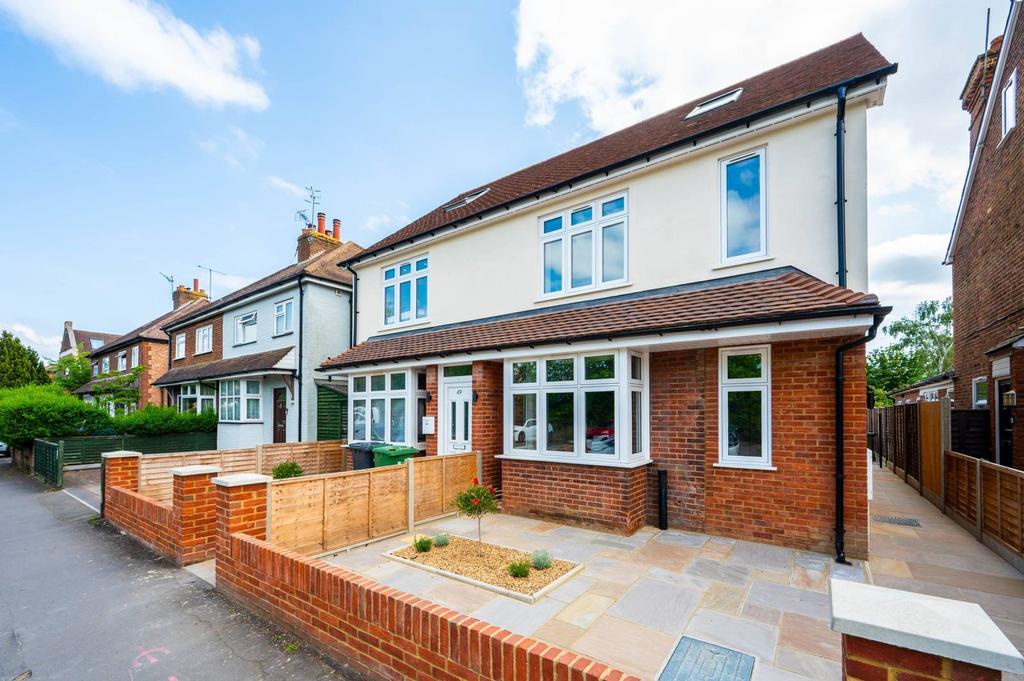 Woking Road, Guildford, GU1 3 bed semi-detached house to rent - £3,000 ...