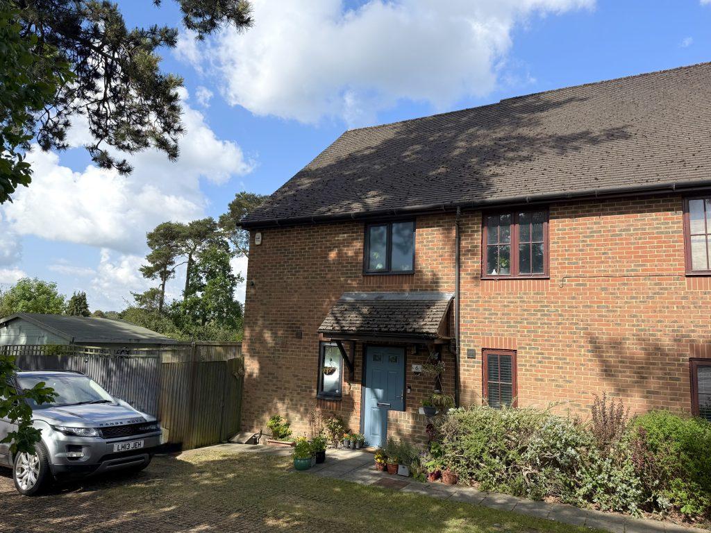 Peel Place, Whitehill GU35 3 bed semi-detached house - £349,950