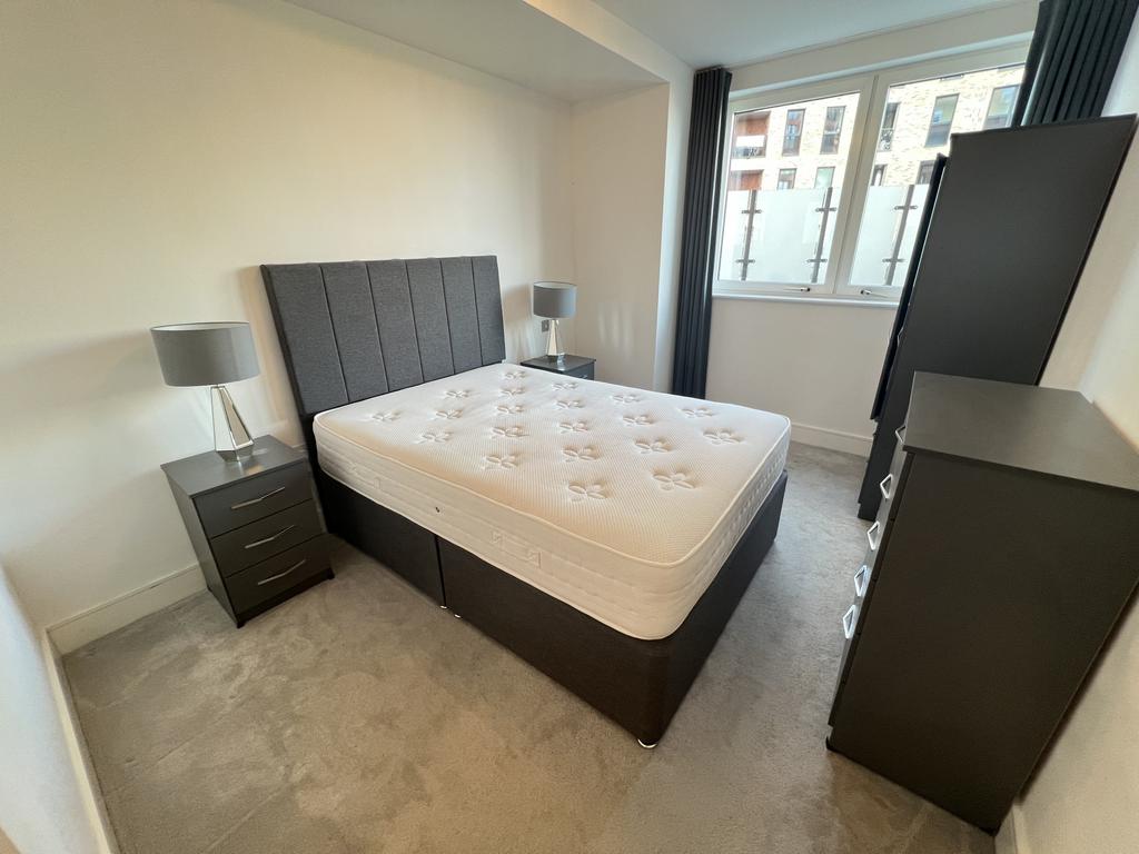 Ashwell House, Healum Avenue... 2 bed apartment - £2,100 pcm (£485 pw)