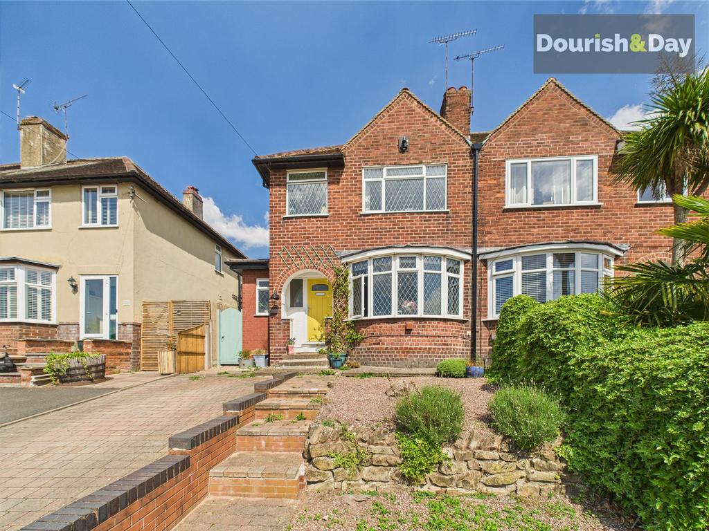 Tixall Road, Stafford ST16 3 bed semi-detached house - £280,000