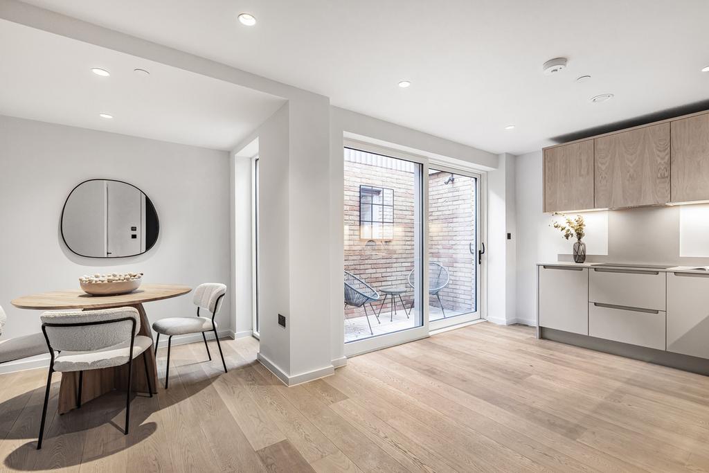 Lamb Lane, London, E8 2 bed apartment - £900,000