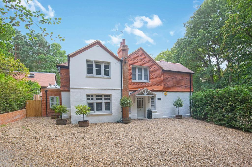 Byfleet Road, Cobham, KT11 5 bed semi-detached house - £6,750 pcm (£ ...