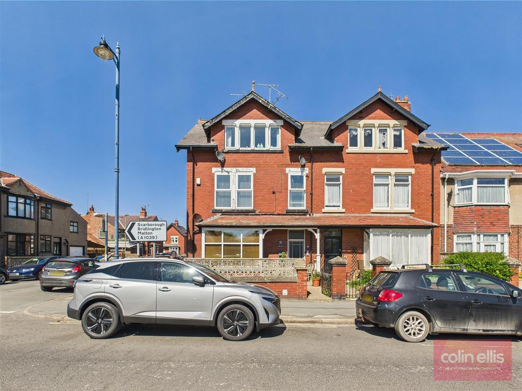 Station Avenue, Filey 2 bed flat for sale - £130,000