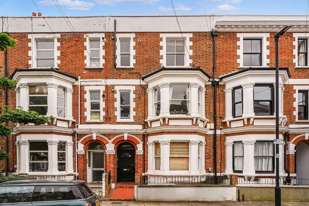 Tregothnan Road, London SW9 3 bed flat - £3,100 pcm (£715 pw)