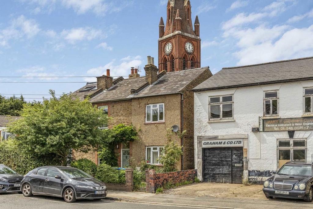 Acre Road, Kingston Upon Thames KT2 2 bed house to rent - £2,095 pcm (£ ...