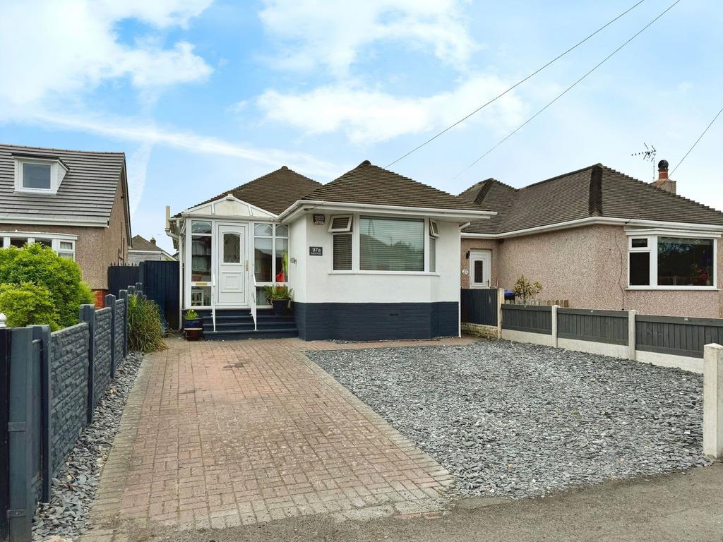 Dyserth Rd, Rhyl, Denbighshire, LL18 4DU 2 bed detached bungalow for ...